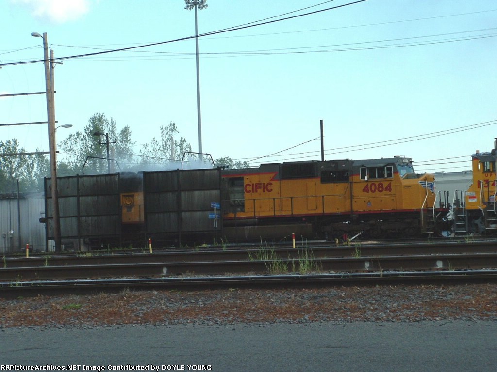 UP 4084 - Bathtime for Bonzo.....